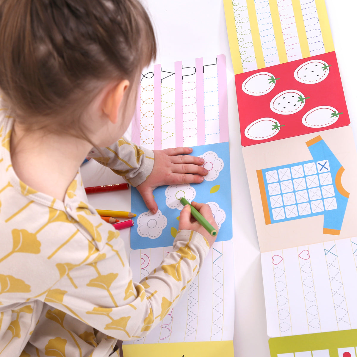 Let's learn to Trace, Write, Read & Count– Little Genius